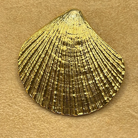 Vintage | Jewelry | Vintage Textured Clam Shell Brooch | Poshmark